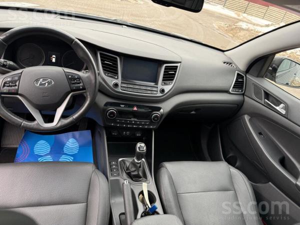 Grey Hyundai Tucson 2015 in Talsi, with an engine capacity of 2.00 L and mileage of 225 thousand km for 12970 €, photo 8 on AUTOMOTO.COM.LV