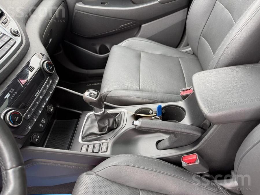 Pelēks Hyundai Tucson 2015 Talsi, ar dzinēja tilpumu 2.00 L un nobraukumu 225 tūkst. km par 12970 €, foto 19 vietnē AUTOMOTO.COM.LV