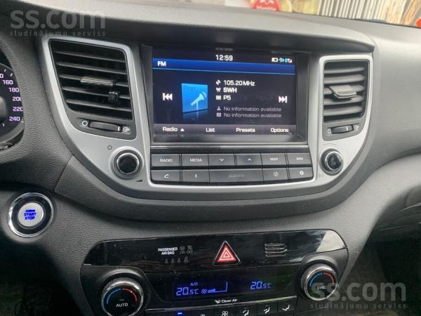 Grey Hyundai Tucson 2015 in Riga, with an engine capacity of 2.00 L and mileage of 251 thousand km for 10700 €, photo 2 on AUTOMOTO.COM.LV