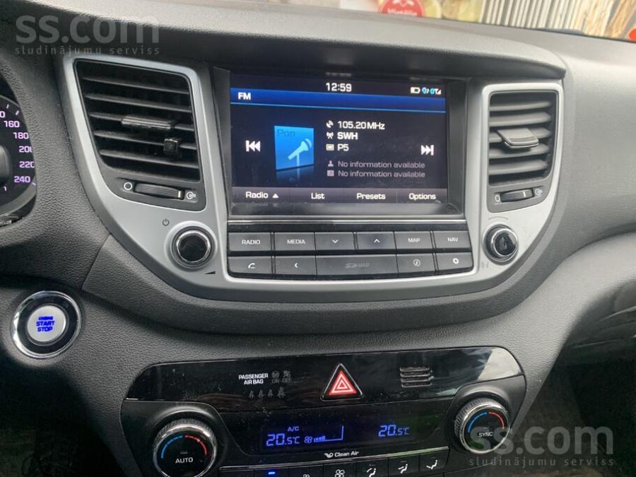 Grey Hyundai Tucson 2015 in Riga, with an engine capacity of 2.00 L and mileage of 251 thousand km for 10700 €, photo 3 on AUTOMOTO.COM.LV