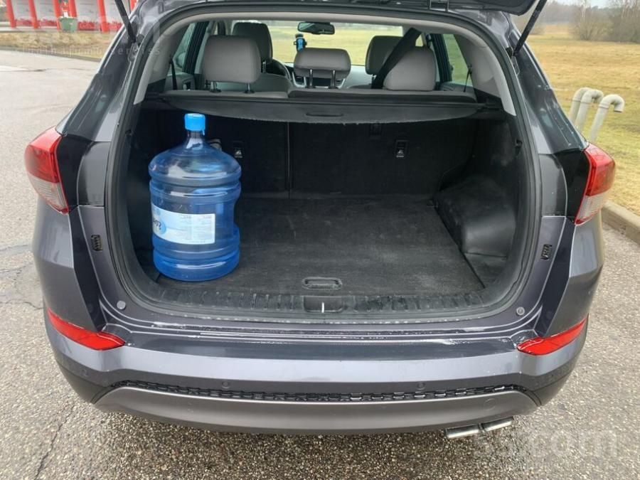 Grey Hyundai Tucson 2015 in Riga, with an engine capacity of 2.00 L and mileage of 251 thousand km for 10700 €, photo 5 on AUTOMOTO.COM.LV