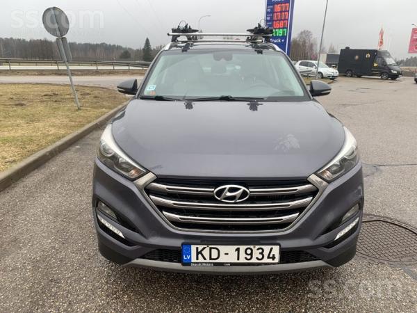 Grey Hyundai Tucson 2015 in Riga, with an engine capacity of 2.00 L and mileage of 251 thousand km for 10700 €, photo 6 on AUTOMOTO.COM.LV