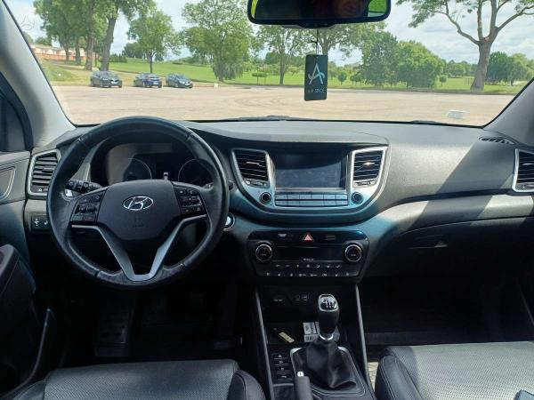 Grey Hyundai Tucson 2015 in Kaunas, with an engine capacity of 1.69 L and mileage of 156 thousand km for 9450 €, photo 8 on AUTOMOTO.COM.LV