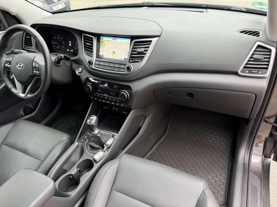 Pelēks Hyundai Tucson 2015 Kauņa, ar dzinēja tilpumu 2.00 L un nobraukumu 180 tūkst. km par 12290 €, foto 24 vietnē AUTOMOTO.COM.LV