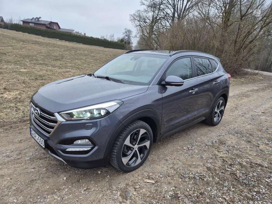 Pelēks Hyundai Tucson 2015 Viļņa, ar dzinēja tilpumu 2.00 L un nobraukumu 160 tūkst. km par 11900 €, foto 1 vietnē AUTOMOTO.COM.LV