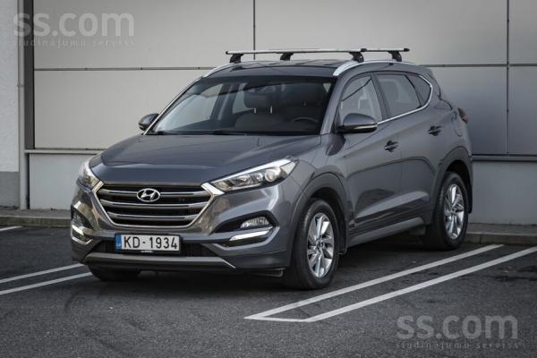 Grey Hyundai Tucson 2015 in Riga, with an engine capacity of 2.00 L and mileage of 259 thousand km for 9990 €, photo 1 on AUTOMOTO.COM.LV