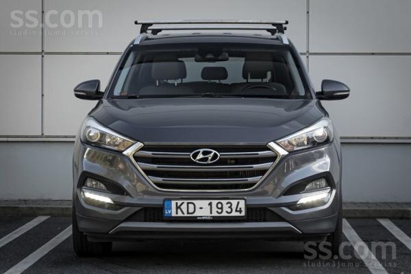 Grey Hyundai Tucson 2015 in Riga, with an engine capacity of 2.00 L and mileage of 259 thousand km for 9990 €, photo 3 on AUTOMOTO.COM.LV