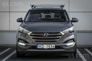 Grey Hyundai Tucson 2015 in Riga, with an engine capacity of 2.00 L and mileage of 259 thousand km for 9990 €, photo 3 on AUTOMOTO.COM.LV