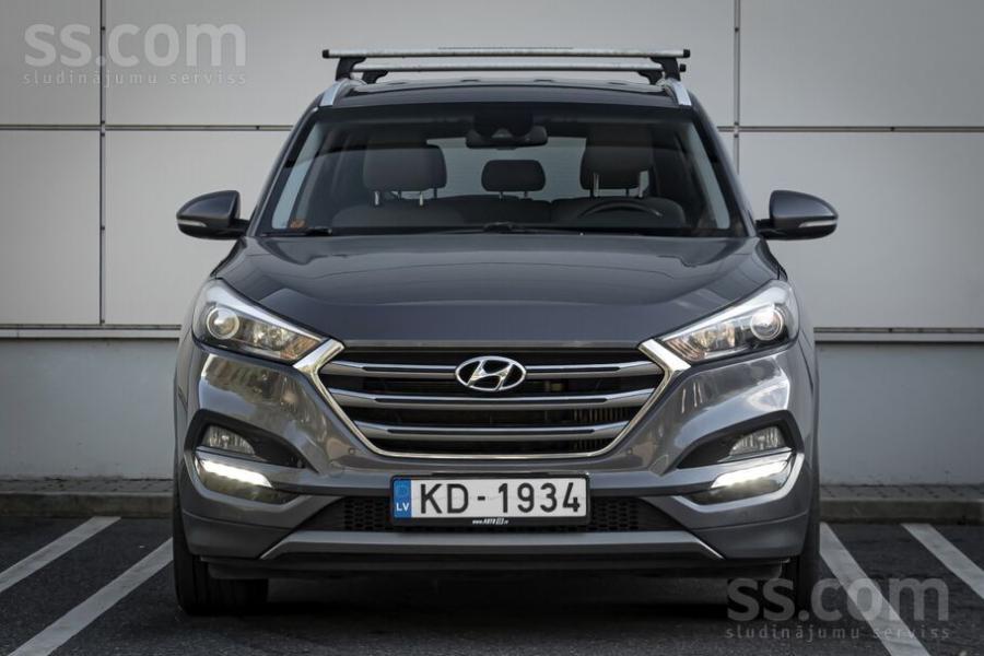 Grey Hyundai Tucson 2015 in Riga, with an engine capacity of 2.00 L and mileage of 259 thousand km for 9990 €, photo 3 on AUTOMOTO.COM.LV