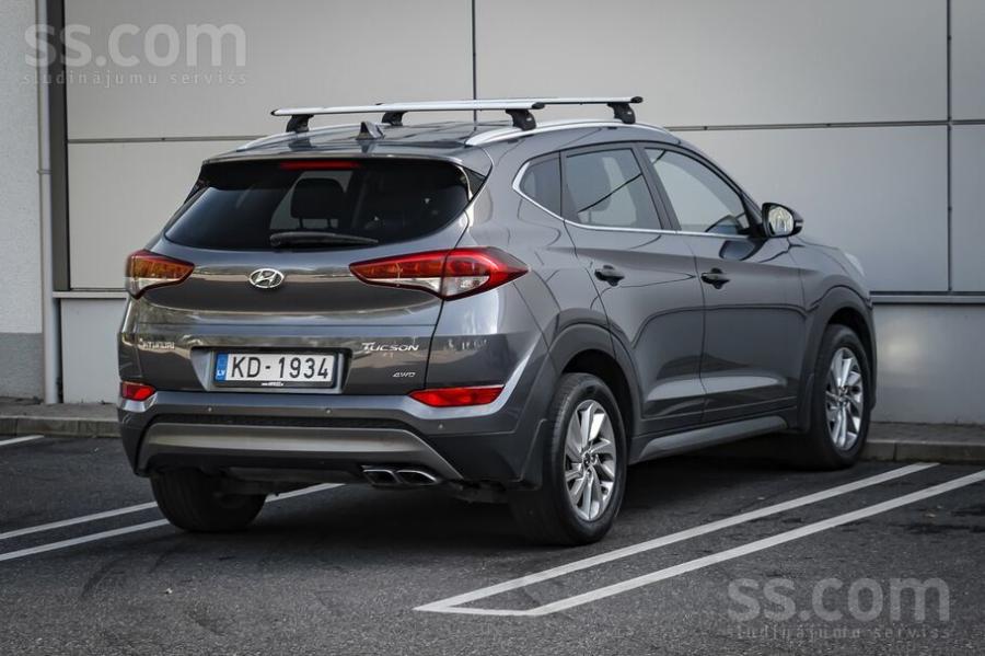 Grey Hyundai Tucson 2015 in Riga, with an engine capacity of 2.00 L and mileage of 259 thousand km for 9990 €, photo 5 on AUTOMOTO.COM.LV