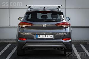 Grey Hyundai Tucson 2015 in Riga, with an engine capacity of 2.00 L and mileage of 259 thousand km for 9990 €, photo 6 on AUTOMOTO.COM.LV