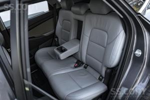 Grey Hyundai Tucson 2015 in Riga, with an engine capacity of 2.00 L and mileage of 259 thousand km for 9990 €, photo 12 on AUTOMOTO.COM.LV