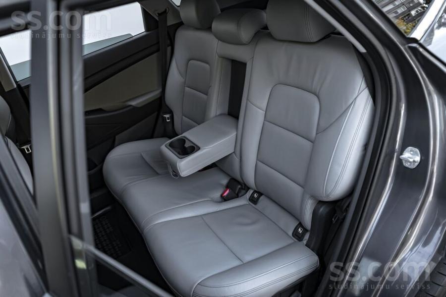 Grey Hyundai Tucson 2015 in Riga, with an engine capacity of 2.00 L and mileage of 259 thousand km for 9990 €, photo 12 on AUTOMOTO.COM.LV