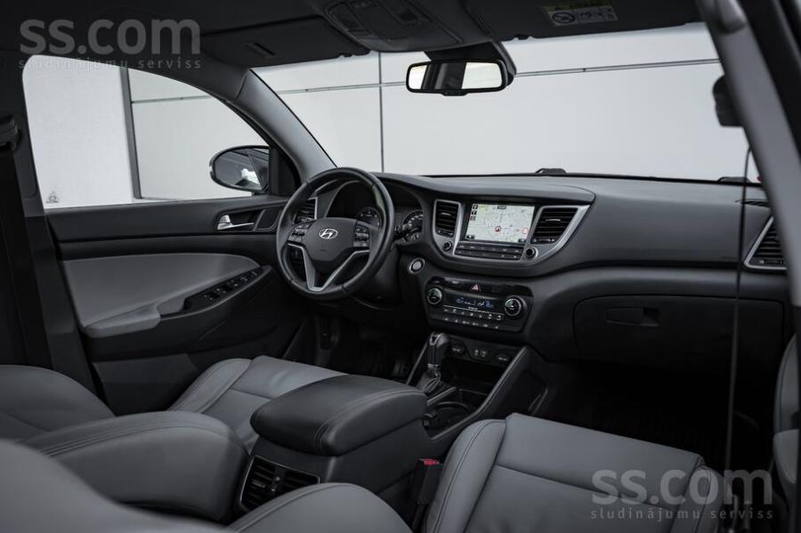 Grey Hyundai Tucson 2015 in Riga, with an engine capacity of 2.00 L and mileage of 259 thousand km for 9990 €, photo 15 on AUTOMOTO.COM.LV