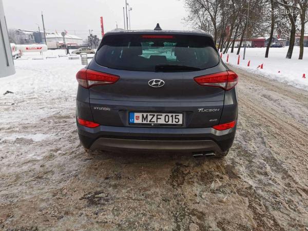 Grey Hyundai Tucson 2016 in Kaunas, with an engine capacity of 2.00 L and mileage of 178 thousand km for 13600 €, photo 2 on AUTOMOTO.COM.LV