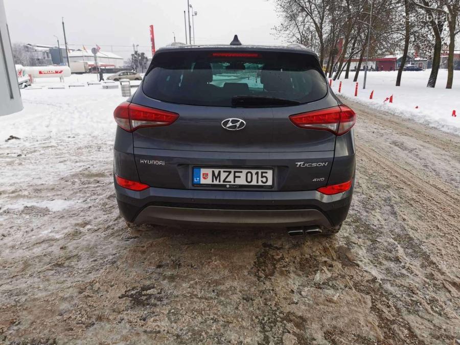 Pelēks Hyundai Tucson 2016 Kauņa, ar dzinēja tilpumu 2.00 L un nobraukumu 178 tūkst. km par 13600 €, foto 2 vietnē AUTOMOTO.COM.LV