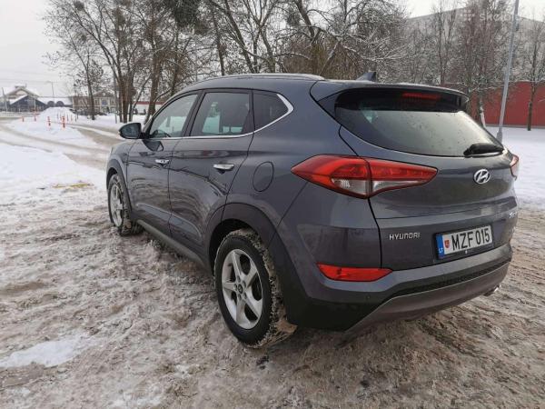 Grey Hyundai Tucson 2016 in Kaunas, with an engine capacity of 2.00 L and mileage of 178 thousand km for 13600 €, photo 4 on AUTOMOTO.COM.LV