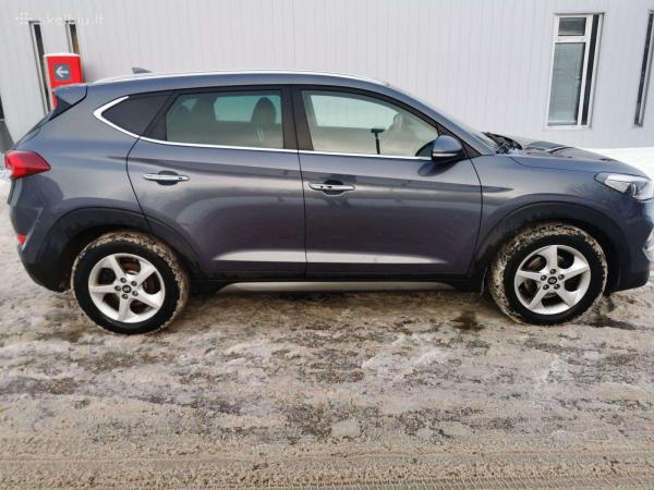 Grey Hyundai Tucson 2016 in Kaunas, with an engine capacity of 2.00 L and mileage of 178 thousand km for 13600 €, photo 5 on AUTOMOTO.COM.LV
