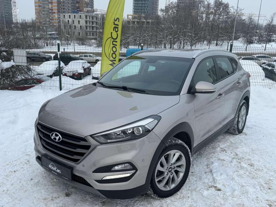 Grey Hyundai Tucson 2016 in Vilnius, with an engine capacity of 1.69 L and mileage of 187 thousand km for 11900 €, photo 1 on AUTOMOTO.COM.LV