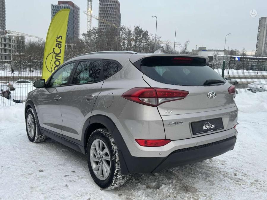 Grey Hyundai Tucson 2016 in Vilnius, with an engine capacity of 1.69 L and mileage of 187 thousand km for 11900 €, photo 5 on AUTOMOTO.COM.LV
