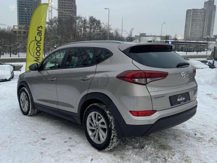 Grey Hyundai Tucson 2016 in Vilnius, with an engine capacity of 1.69 L and mileage of 187 thousand km for 11900 €, photo 7 on AUTOMOTO.COM.LV