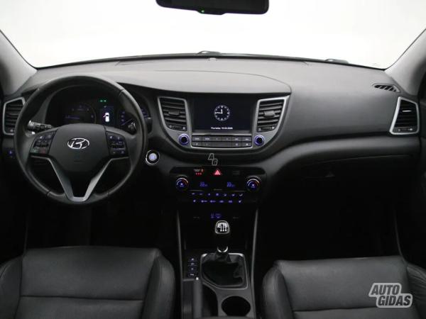 Grey Hyundai Tucson 2016 in Vilnius, with an engine capacity of 1.70 L and mileage of 130 thousand km for 13899 €, photo 2 on AUTOMOTO.COM.LV