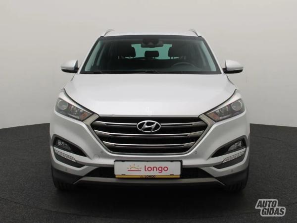 Grey Hyundai Tucson 2016 in Vilnius, with an engine capacity of 1.70 L and mileage of 130 thousand km for 13899 €, photo 3 on AUTOMOTO.COM.LV