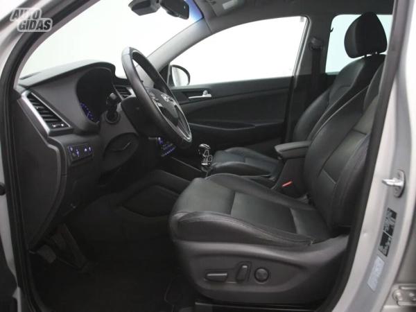 Grey Hyundai Tucson 2016 in Vilnius, with an engine capacity of 1.70 L and mileage of 130 thousand km for 13899 €, photo 4 on AUTOMOTO.COM.LV
