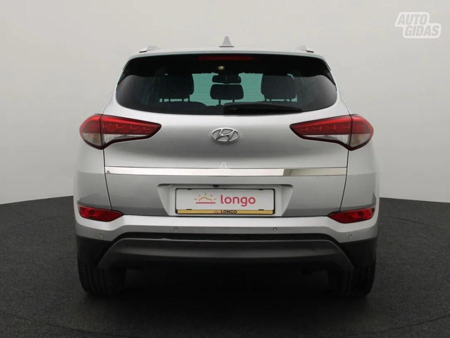 Pelēks Hyundai Tucson 2016 Viļņa, ar dzinēja tilpumu 1.70 L un nobraukumu 130 tūkst. km par 13899 €, foto 5 vietnē AUTOMOTO.COM.LV