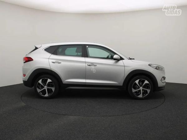 Grey Hyundai Tucson 2016 in Vilnius, with an engine capacity of 1.70 L and mileage of 130 thousand km for 13899 €, photo 9 on AUTOMOTO.COM.LV