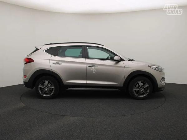 Pelēks Hyundai Tucson 2016 Viļņa, ar dzinēja tilpumu 2.00 L un nobraukumu 128 tūkst. km par 16999 €, foto 9 vietnē AUTOMOTO.COM.LV