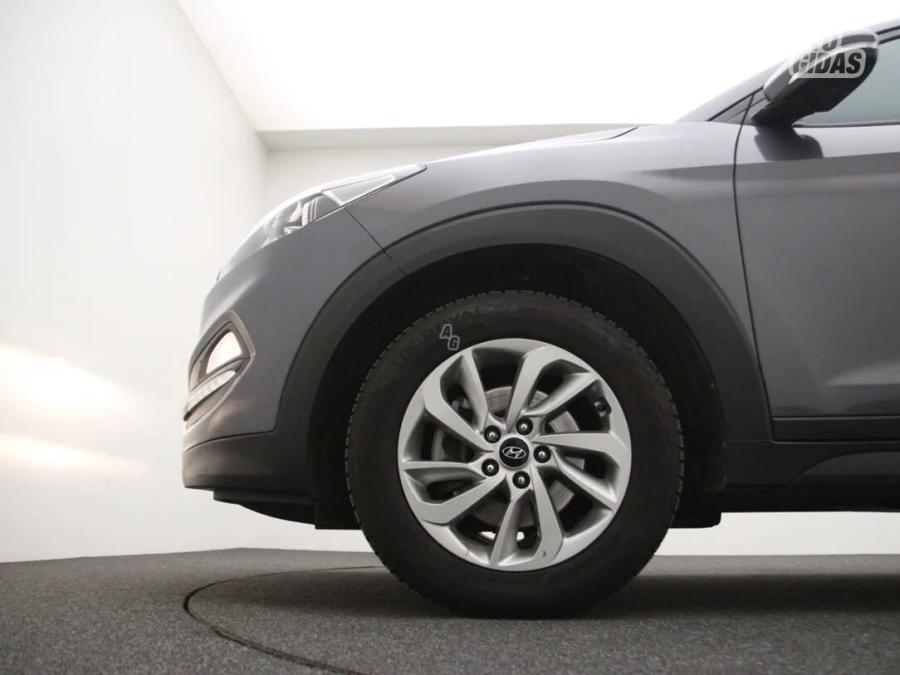 Pelēks Hyundai Tucson 2016 Viļņa, ar dzinēja tilpumu 1.70 L un nobraukumu 133 tūkst. km par 12999 €, foto 27 vietnē AUTOMOTO.COM.LV