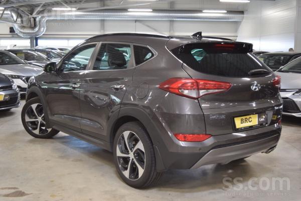 Pelēks Hyundai Tucson 2016 Rīga, ar dzinēja tilpumu 2.00 L un nobraukumu 143 tūkst. km par 13900 €, foto 2 vietnē AUTOMOTO.COM.LV