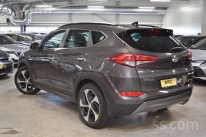 Grey Hyundai Tucson 2016 in Riga, with an engine capacity of 2.00 L and mileage of 143 thousand km for 13900 €, photo 3 on AUTOMOTO.COM.LV