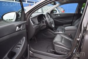 Grey Hyundai Tucson 2016 in Riga, with an engine capacity of 2.00 L and mileage of 143 thousand km for 13900 €, photo 4 on AUTOMOTO.COM.LV