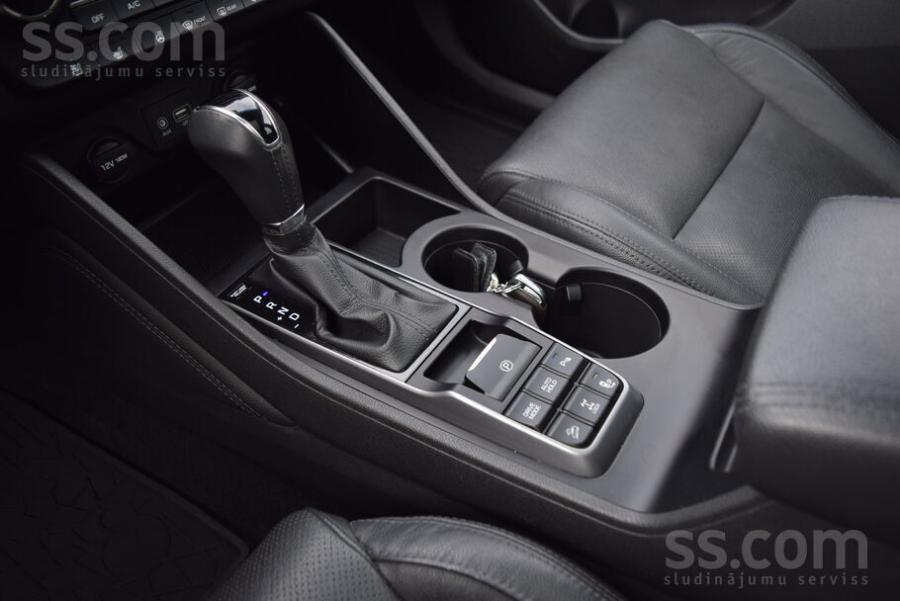 Grey Hyundai Tucson 2016 in Riga, with an engine capacity of 2.00 L and mileage of 143 thousand km for 13900 €, photo 6 on AUTOMOTO.COM.LV
