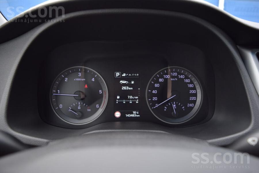 Grey Hyundai Tucson 2016 in Riga, with an engine capacity of 2.00 L and mileage of 143 thousand km for 13900 €, photo 8 on AUTOMOTO.COM.LV