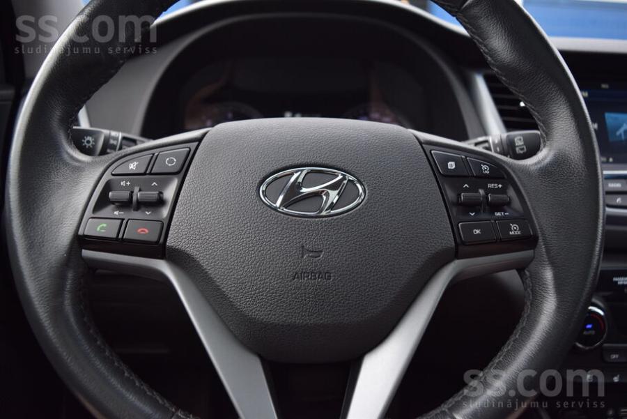 Grey Hyundai Tucson 2016 in Riga, with an engine capacity of 2.00 L and mileage of 143 thousand km for 13900 €, photo 9 on AUTOMOTO.COM.LV