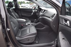 Grey Hyundai Tucson 2016 in Riga, with an engine capacity of 2.00 L and mileage of 143 thousand km for 13900 €, photo 11 on AUTOMOTO.COM.LV