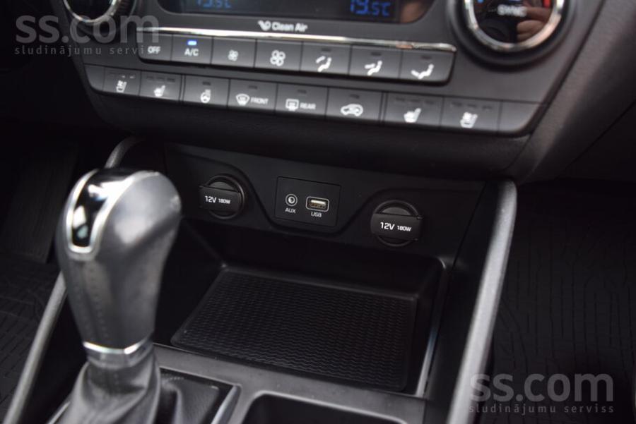 Grey Hyundai Tucson 2016 in Riga, with an engine capacity of 2.00 L and mileage of 143 thousand km for 13900 €, photo 13 on AUTOMOTO.COM.LV
