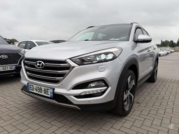 Grey Hyundai Tucson 2016 in Taurage, with an engine capacity of 2.00 L and mileage of 174 thousand km for 11900 €, photo 1 on AUTOMOTO.COM.LV