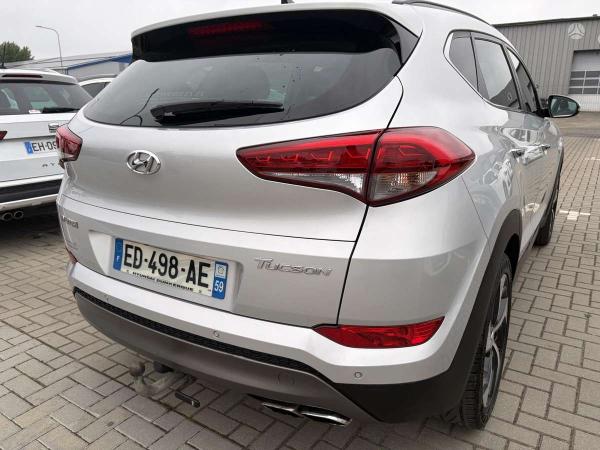 Grey Hyundai Tucson 2016 in Taurage, with an engine capacity of 2.00 L and mileage of 174 thousand km for 11900 €, photo 3 on AUTOMOTO.COM.LV