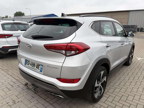 Grey Hyundai Tucson 2016 in Taurage, with an engine capacity of 2.00 L and mileage of 174 thousand km for 11900 €, photo 5 on AUTOMOTO.COM.LV