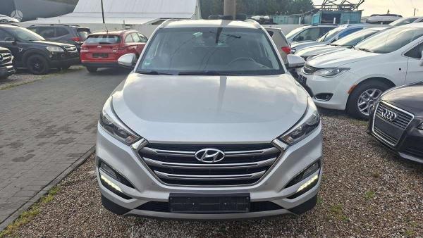 Grey Hyundai Tucson 2016 in Kaunas, with an engine capacity of 1.59 L and mileage of 171 thousand km for 12700 €, photo 2 on AUTOMOTO.COM.LV
