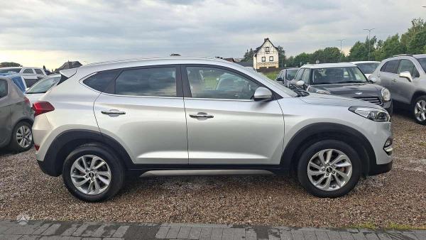 Grey Hyundai Tucson 2016 in Kaunas, with an engine capacity of 1.59 L and mileage of 171 thousand km for 12700 €, photo 8 on AUTOMOTO.COM.LV