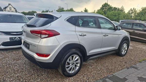 Grey Hyundai Tucson 2016 in Kaunas, with an engine capacity of 1.59 L and mileage of 171 thousand km for 12700 €, photo 9 on AUTOMOTO.COM.LV