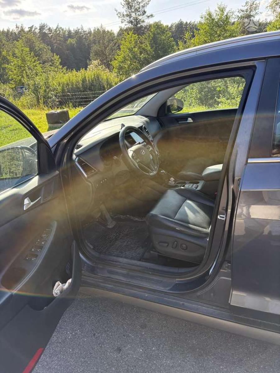 Pelēks Hyundai Tucson 2016 Viļņa, ar dzinēja tilpumu 2.00 L un nobraukumu 312 tūkst. km par 12500 €, foto 6 vietnē AUTOMOTO.COM.LV