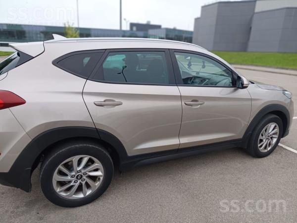 Grey Hyundai Tucson 2016 in Jurmala, with an engine capacity of 1.60 L and mileage of 145 thousand km for 9980 €, photo 1 on AUTOMOTO.COM.LV