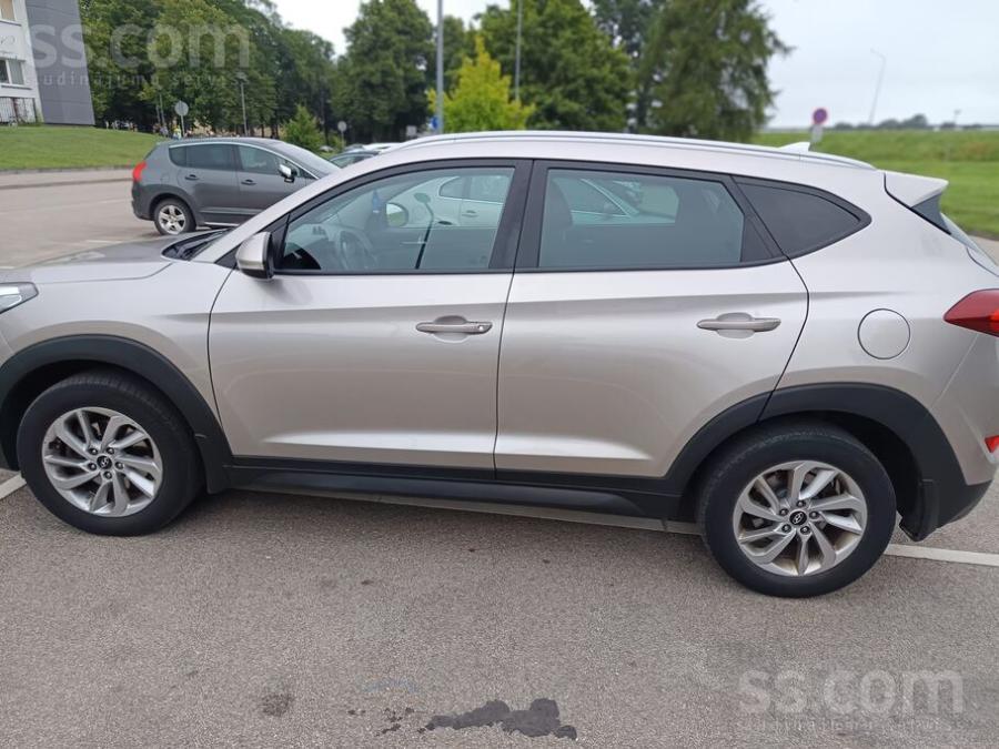 Grey Hyundai Tucson 2016 in Jurmala, with an engine capacity of 1.60 L and mileage of 145 thousand km for 9980 €, photo 3 on AUTOMOTO.COM.LV
