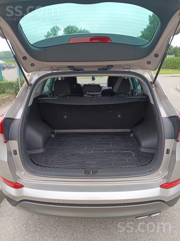 Grey Hyundai Tucson 2016 in Jurmala, with an engine capacity of 1.60 L and mileage of 145 thousand km for 9980 €, photo 6 on AUTOMOTO.COM.LV
